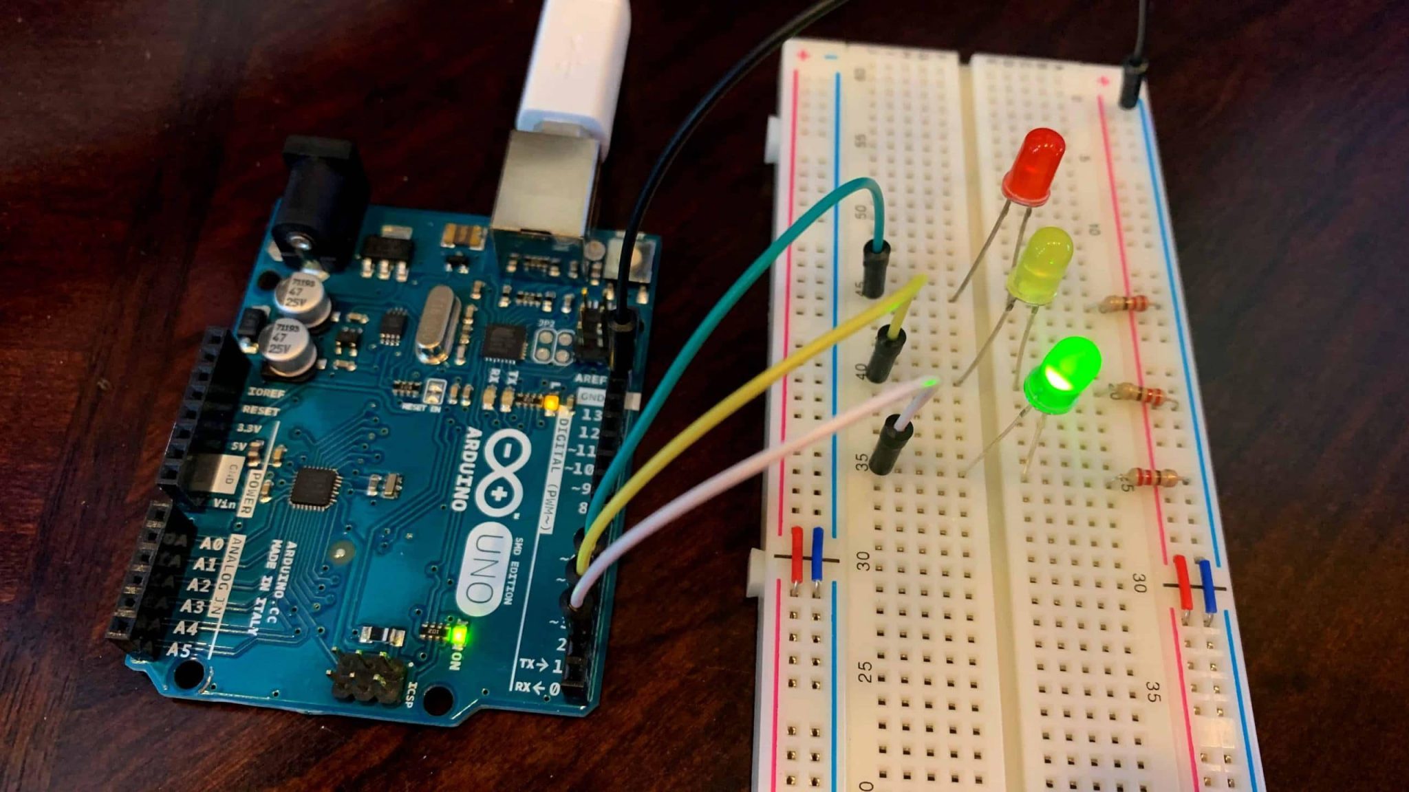 Traffic Light System: How To Simulate a Traffic Signal Using LEDs ...